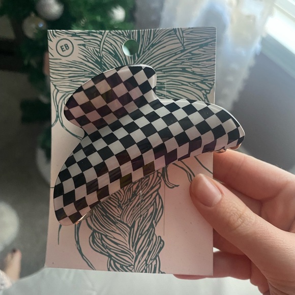 EARTHBOUND | Accessories | Checkered Hair Claw | Poshmark